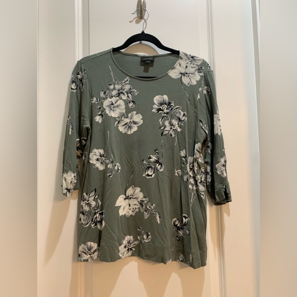 J. Jill | Tops | J Jill Top Green Floral Rayon 34 Sleeve Round Neck ...